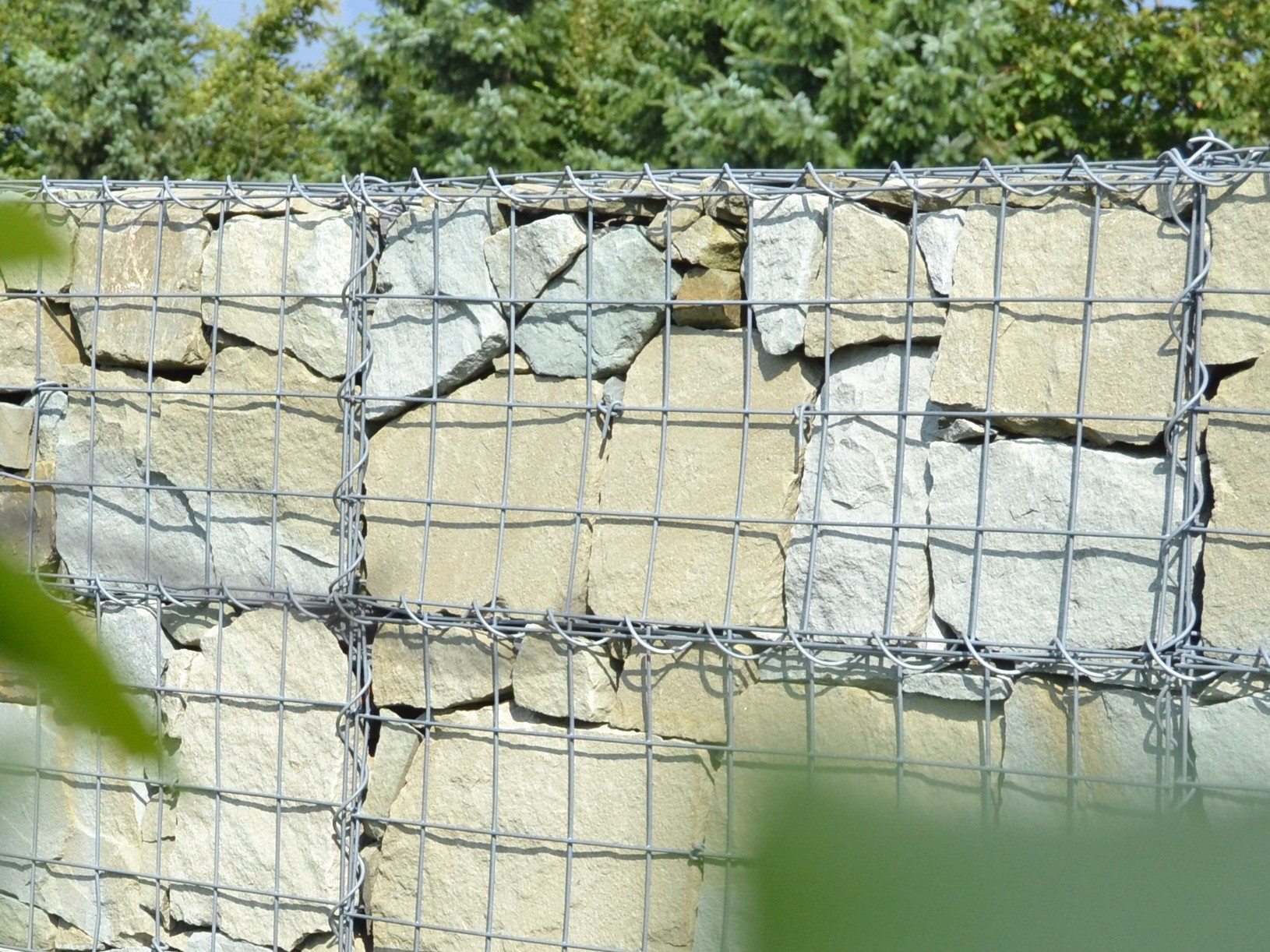 Gabionové stěny - kamenné ploty a zdi snadno a rychle | Gabiony DOMYS